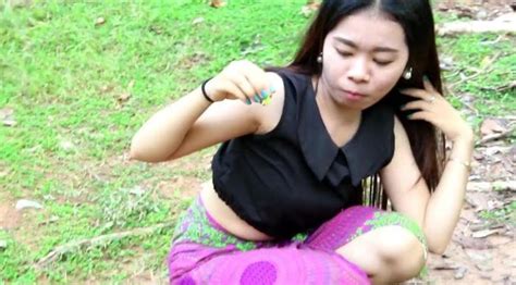 结婚三年，老公从来不碰我，无奈我只能离婚，他两个字我哭成泪人