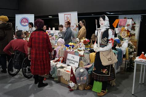 Одржан хуманитарни Базар рукотворина Министарство за рад запошљавање борачка и социјална питања