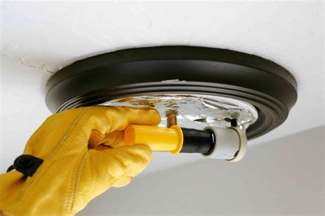 How To Remove A Broken Light Bulb