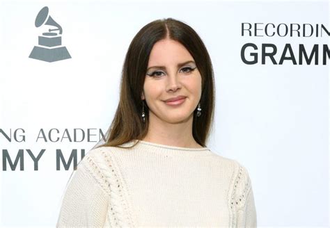 Лана Дель Рей выходит замуж за гида по аллигаторам