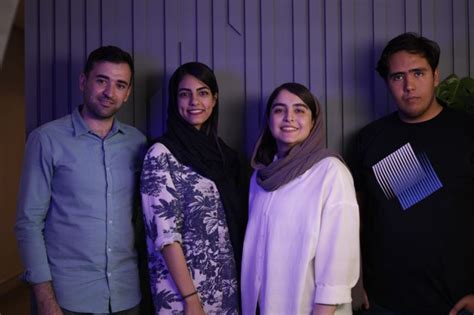 لحظه خداحافظی همیشه سخت ترین لحظه است، گاهی انقدر سخت که نمیخوای چیزی رو شروع کنی که نکنه تهش