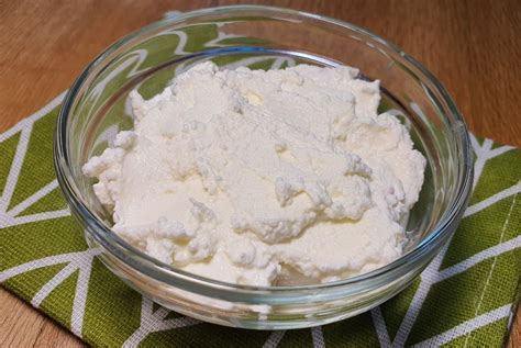 고소하고 신선한 우유로 크림치즈 만들기