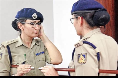 4 दिन में झेले 2 ट्रांसफर ना डरी ना थकी इस लेडी दबंग ने चटाई कइयों को