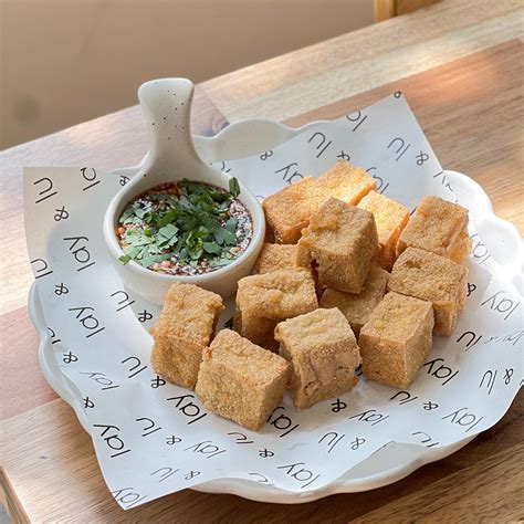 Lay And Lu Authentic Thai Cuisine Cozy Dining Bangkok Hungry Hub