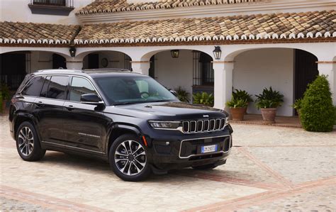 Jeep Grand Cherokee 4xe A Plug In Hybrid Suv With Power And Efficiency