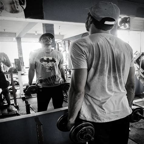 හාවාtalk ප්‍රසිද්ධ බලවතා සහ Game Of Thrones නළුවා ඔහුගේ බිරිඳ සමඟ හෆ්තෝර් ජුලියස්