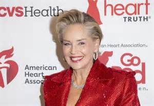 A 67 éves Sharon Stone Bebizonyította A Merész Stílusnak Nincs