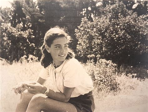 לזכרה של דבורה עומר שהייתה אמיצה ופורצת דרך בכל כך הרבה מובנים ושהלכה לעולמה היום לפני 9 שנים