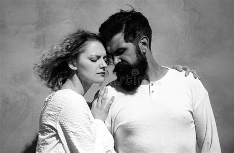 Pareja Sensual Que Disfruta De Intimidad Pareja Joven Con Sexo Intenso