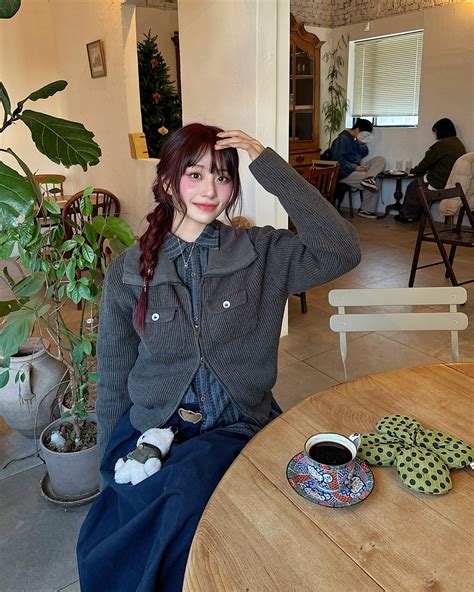 서하 ‎지금 보시는 셋업은 원래는 파자마 입니다 ＊͜ ʕ𐭩 설 연휴엔 잠옷 입고 밖에 나가는게 행복이쟈나요