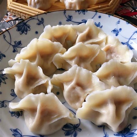 【白菜猪肉水饺的做法步骤图，怎么做好吃】吱吱妈妈下厨房