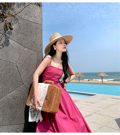 玫红色吊带连衣裙子女夏季2025新款茶歇法式收腰显瘦海边度假长裙 阿里巴巴