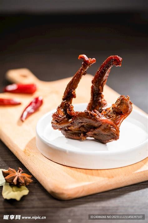 鸭锁骨摄影图 传统美食 餐饮美食 摄影图库 昵图网