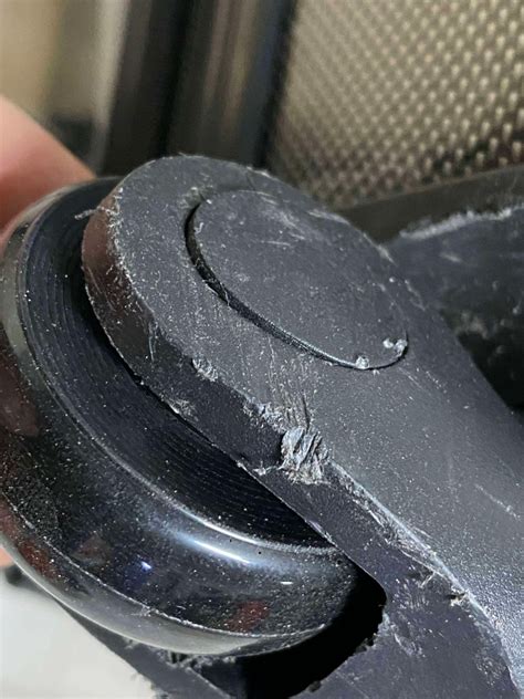 샘소나이트as 대신 직접 고쳐쓰는 여행용 캐리어 바퀴 교체 수리 네이버 블로그