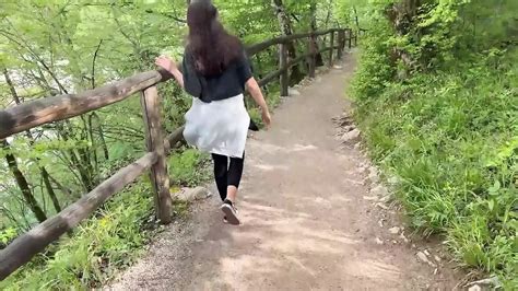 和一个随机徒步旅行者在森林里做爱 xHamster