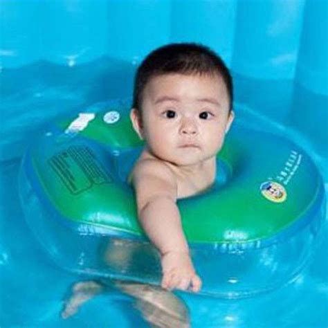 婴儿游泳好不好 新生儿1个月左右游泳好不好 随意云