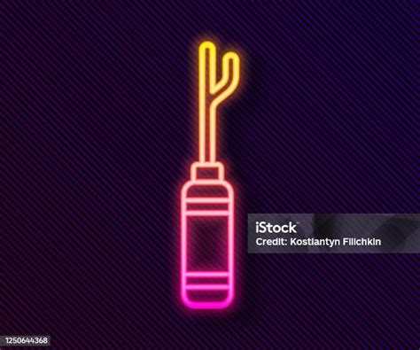 검은 색 배경에 고립 된 나무 손잡이 아이콘이있는 빛나는 네온 라인 Awl 도구 작업 장비는 산업을 맞춤화합니다 벡터 일러스트레이션 가죽에 대한 스톡 벡터 아트 및 기타