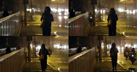 深夜孤独北京城市女人背影雪夜孤独行走视频素材下载