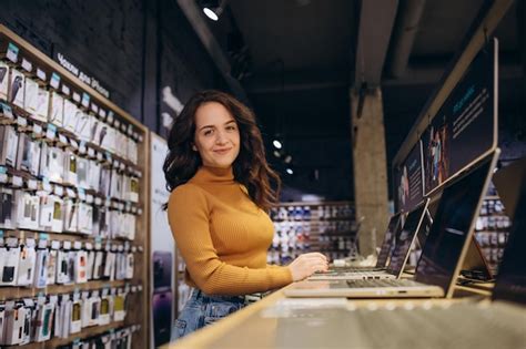 Premium Photo Woman Buying A Laptop In Tech Store