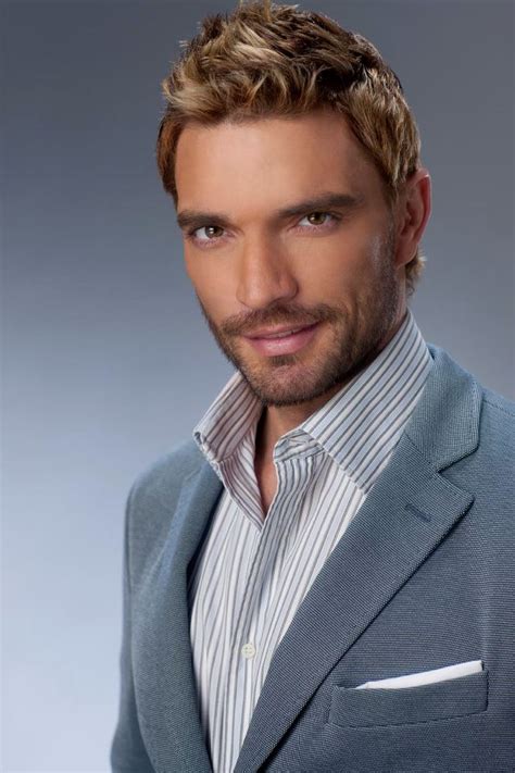 Picture Of Julián Gil
