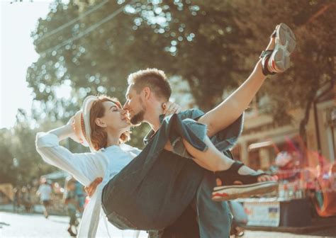 嘴巴不說，身體倒是挺誠實的？6個「生理反應」都說明：現正戀愛中！ 姊妹淘 Nownews今日新聞