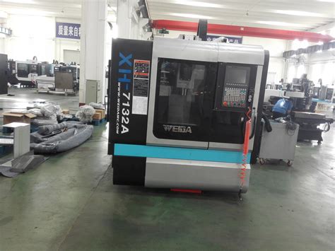 XH A Axis CNC Vertical Machining Center CNC Milling Machine And Vertical Milling Machine