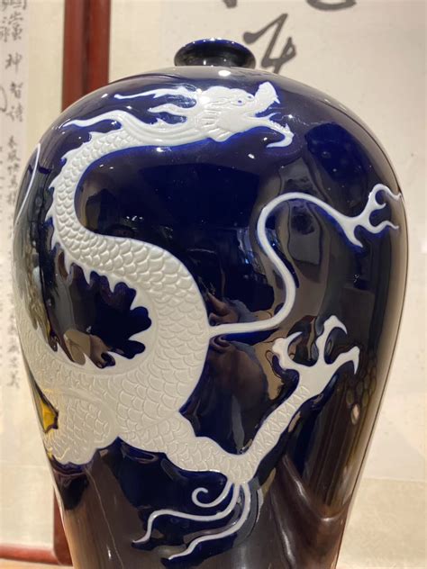 阳士琦龙腾盛世霁蓝釉白龙纹梅瓶收藏价值及作品详情 鉴宝收藏 麻辣社区 四川第一网络社区