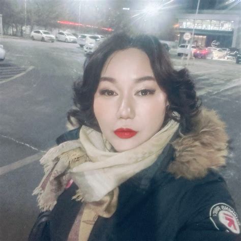 Төрсөн өдрөөрөө ямар нэг юм хийж найзууддаа гэнэтийн бэлэг барьмаар санагдаад яг өмнөх орой нь