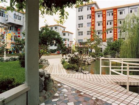 大众工业学校图册 360百科