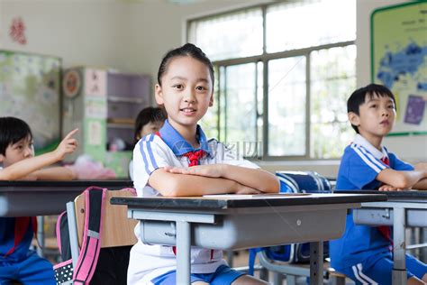 课堂举手发言认真上课的小学生同学高清图片下载 正版图片500601667 摄图网 课堂举手发言认真上课的小学生同学高清图片下载 正版图片500601667 摄图网