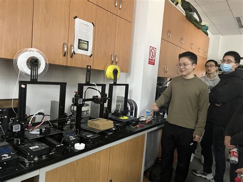 “走进实验室”系列研学活动课程之 精“机”善“械”，走进机械实验室 成功举办 四川大学研究生工作部