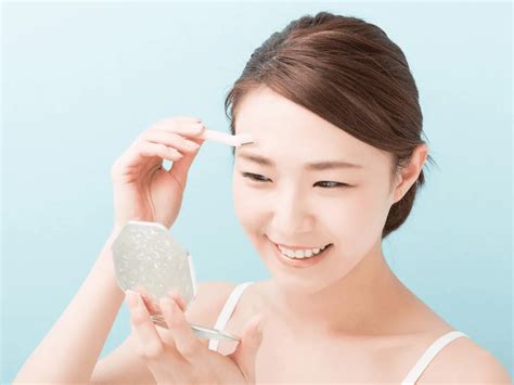 How To Use An Eyebrow Razor A Complete Step By Step Guide How To Use An Eyebrow Razor A Complete Step By Step Guide