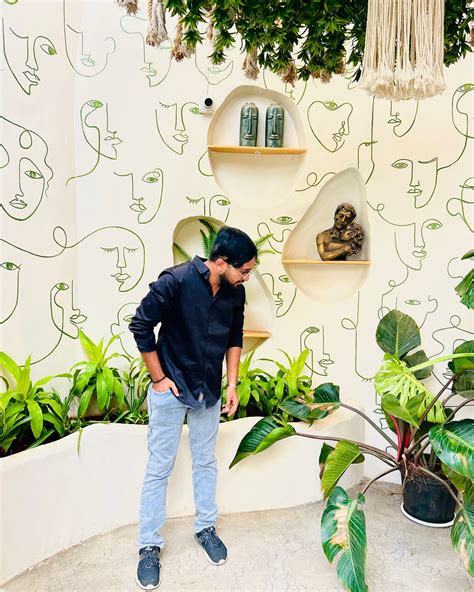 Tushar Jadhav 👨🏻‍🎤 Instagram