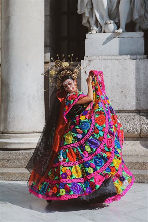 가장 무도회 꽃 무늬 누크 레오스 리카 드레스 라틴 아메리카 문화 마스크 멕시칸 스커트 멕시코 문화 멕시코 여자 멕시코 예술 멕시코 유산 멕시코 전통