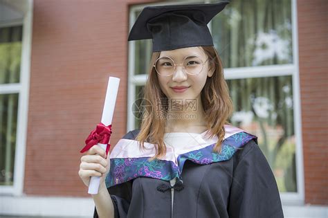 女学生大学毕业了高清图片下载 正版图片500909366 摄图网