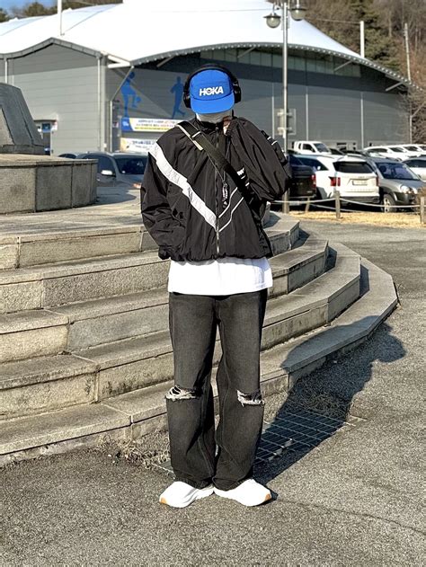 지금 입기 좋은 스포티한 바람막이 😀 Kream