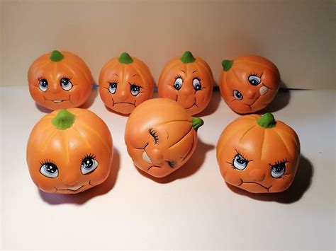 Mini Calabazas Decoracion Calabazas Halloween Calabazas Pintadas A Mano Calabazas Pintadas