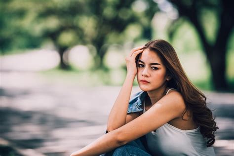 Linda Mulher Tailandesa Muito Triste Por Amor Não Correspondidorepensar