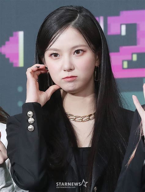 케플러 최유진 귀여운 볼하트[★포토]