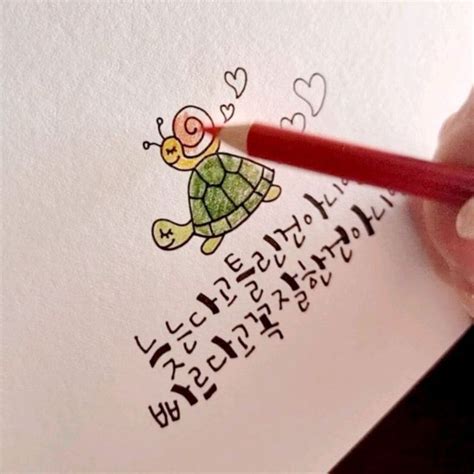 김혜원 캘리그라피 On Instagram 아침일찍 눈이 떠져서 커피 한 잔 들고와 책상에 앉았는데 손발이 시렵다 가을이 오나보다며 좋아했는데 며칠 지났다고 겨울이