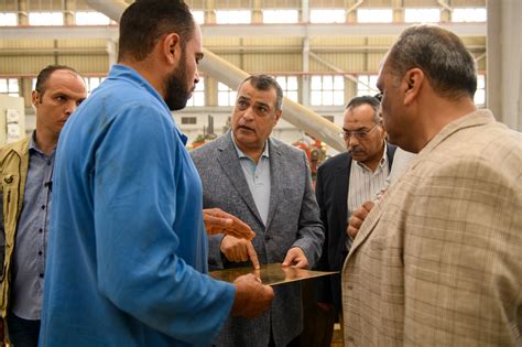 جولة تفقدية لوزير الدولة للإنتاج الحربى في حلوان للصناعات غير الحديدية