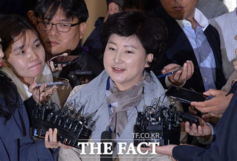 Tf포토 딸 유기치사 혐의 등 고 김광석 아내 서해순 경찰 출석 포토 기사 더팩트