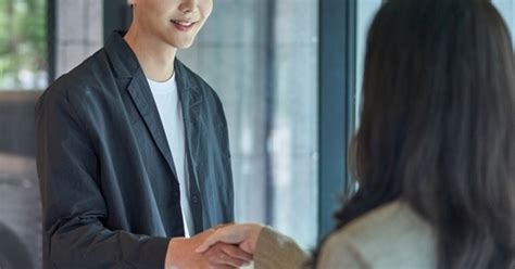 맞선 자리서 옆 테이블 남성에 반해 연락처 줬다” 사연 ‘갑론을박