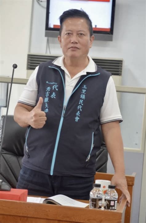 玉里鎮代秀吉撒夫洛質詢菜市場周邊道路被臨時攤商擺設物品塑膠籃保麗龍及曬衣桿霸占道路停車位置公部門怠 忽職守 台灣華報
