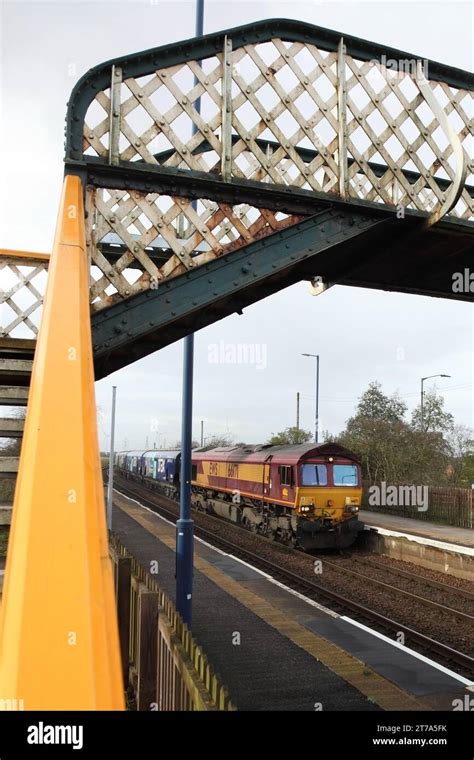 Db Cargo Class 66 Loco 66171 Passes Althorpe Station With The 4r51 1250