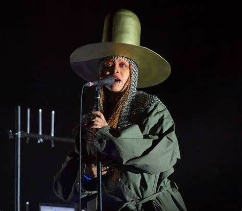 Erykah Badu Calls Out Beyonce For Copying Her Style Im Everybody