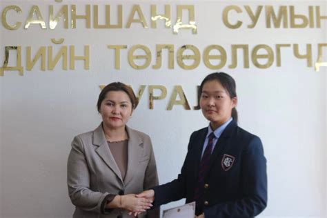 “ХҮҮХДИЙН ЭРХИЙН ЗӨРЧИЛ ТҮҮНИЙГ ШИЙДВЭРЛЭХ АРГА ЗАМ” ЭСЭЭ БИЧЛЭГИЙН УРАЛДААНЫ ШИЛДГҮҮДИЙГ