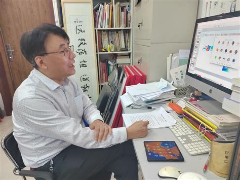 天津美术学院副院长郭振山为我校研究生讲授秋季开学第一课 马克思主义学院
