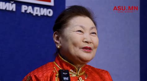 СТА Нэвтрүүлэгч Б Оюунчимэг Монголын Үндэсний радиогийн НЭВТРҮҮЛЭГЧ гэдэг энэ насны минь гоёл