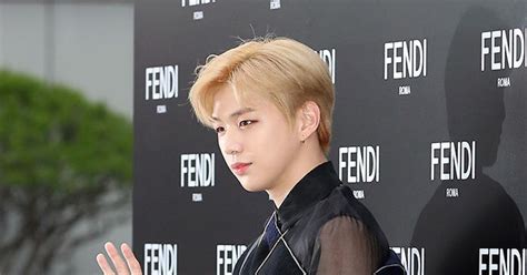 E포토 강다니엘 내가 얼굴 천재